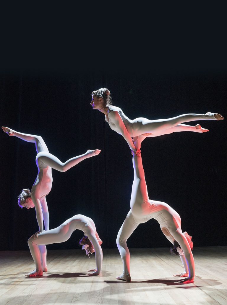 Acrobatic Troupe - Tumbellina