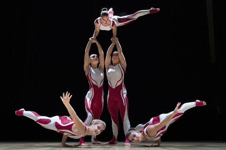 Acrobatic Troupe - Tumbellina