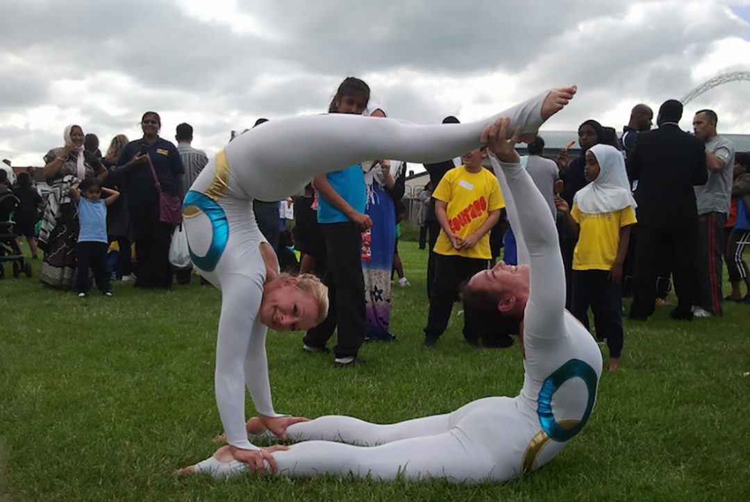 Acrobatic Troupe - Tumbellina