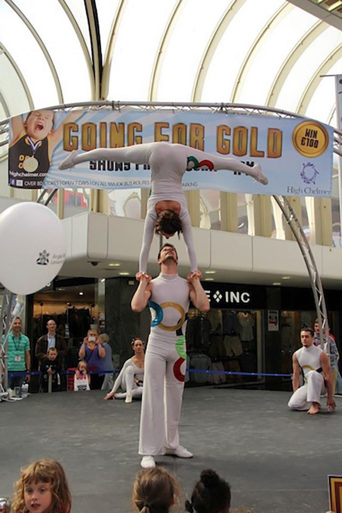 Acrobatic Troupe - Tumbellina