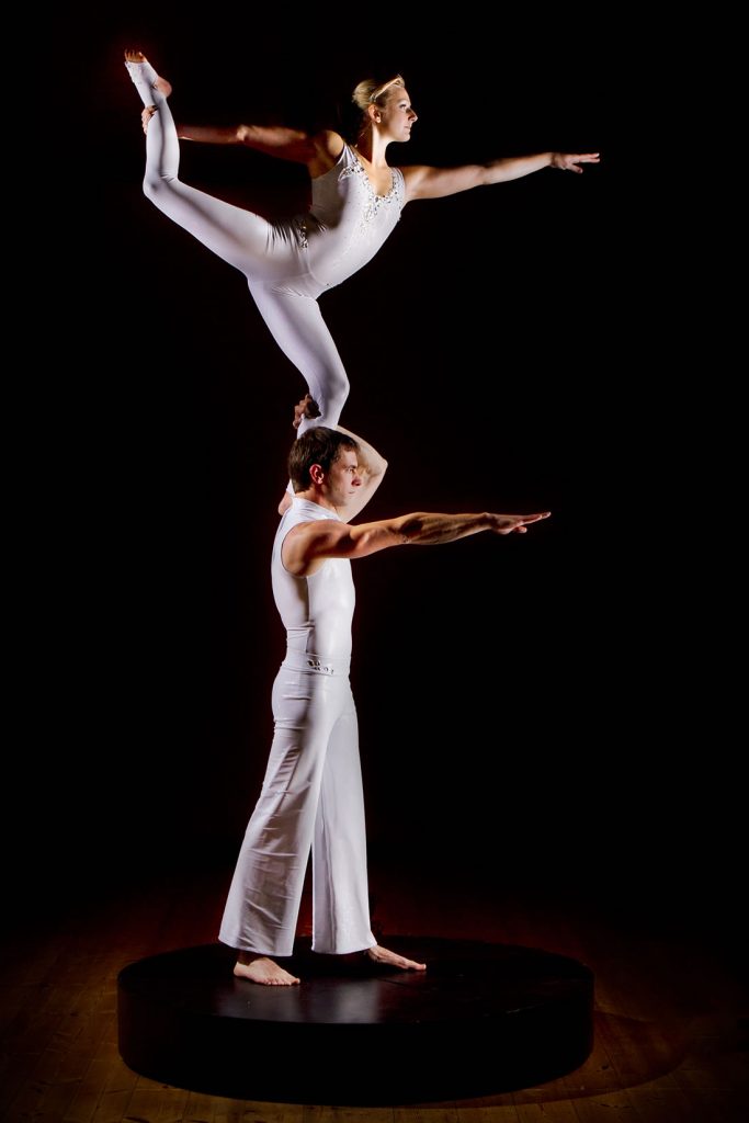 Acrobatic Troupe - Tumbellina