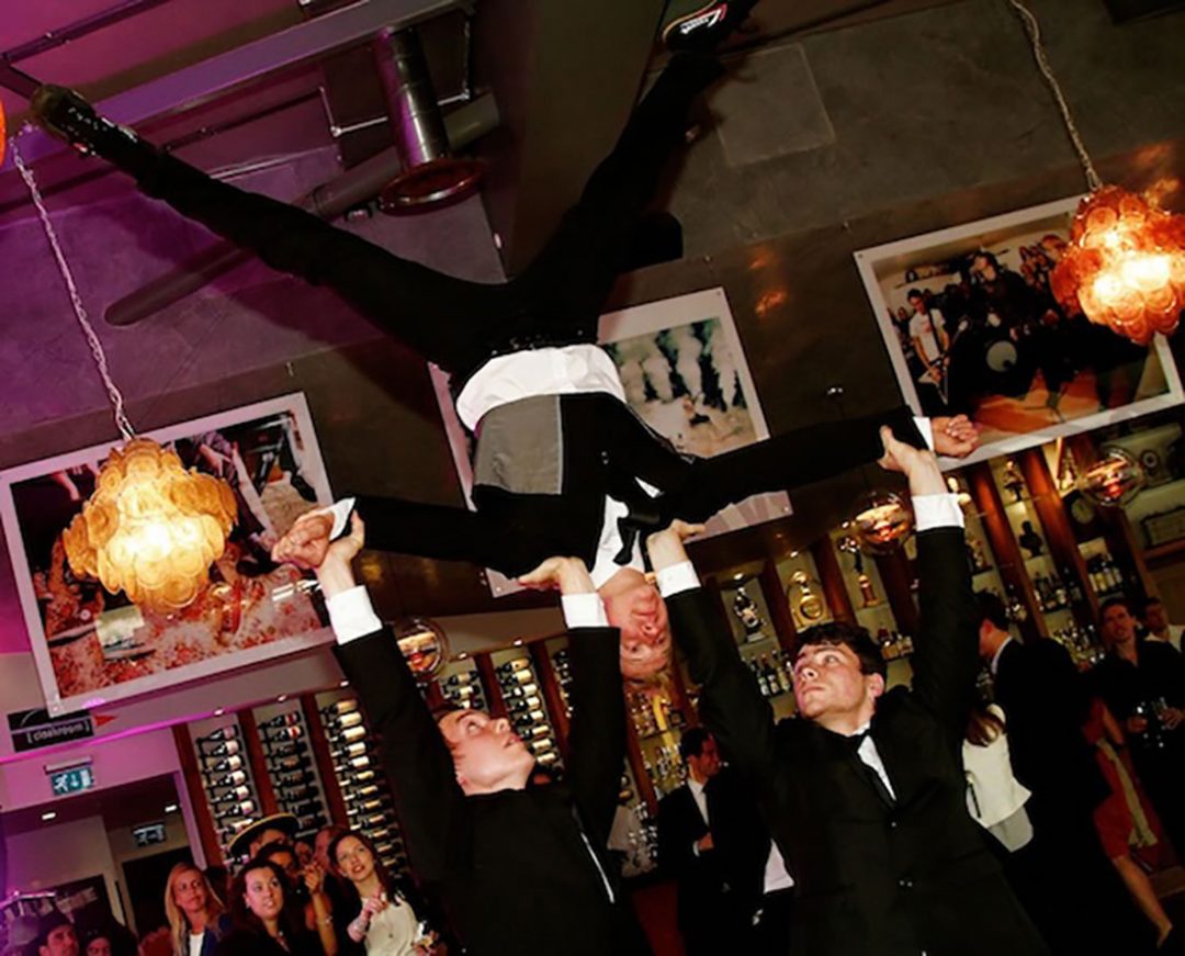 Acrobatic Troupe - Tumbellina